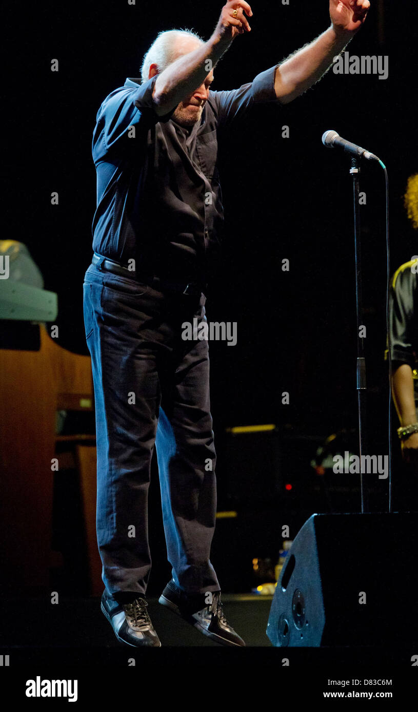 Joe Cocker performing live at Albufeira Pine Cliffs Summer Gala 2011 ...