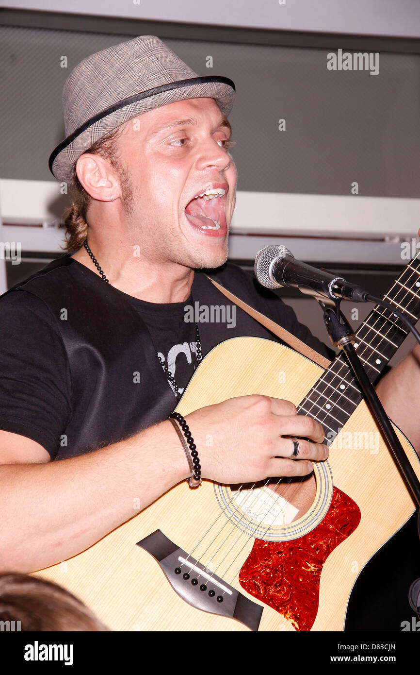 Matt DeAngelis The cast of the national tour of the Broadway musical ...