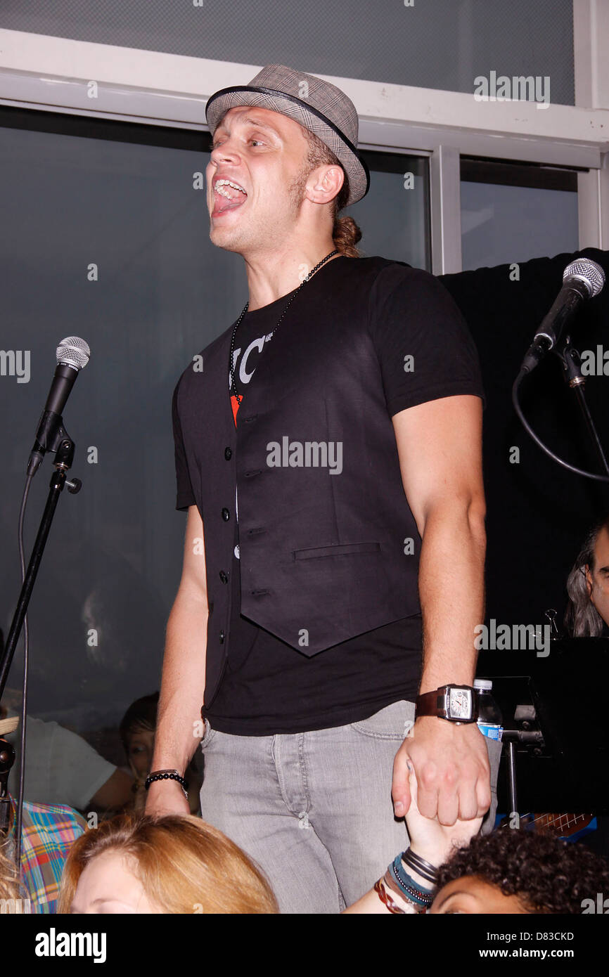 Matt DeAngelis The cast of the national tour of the Broadway musical ...