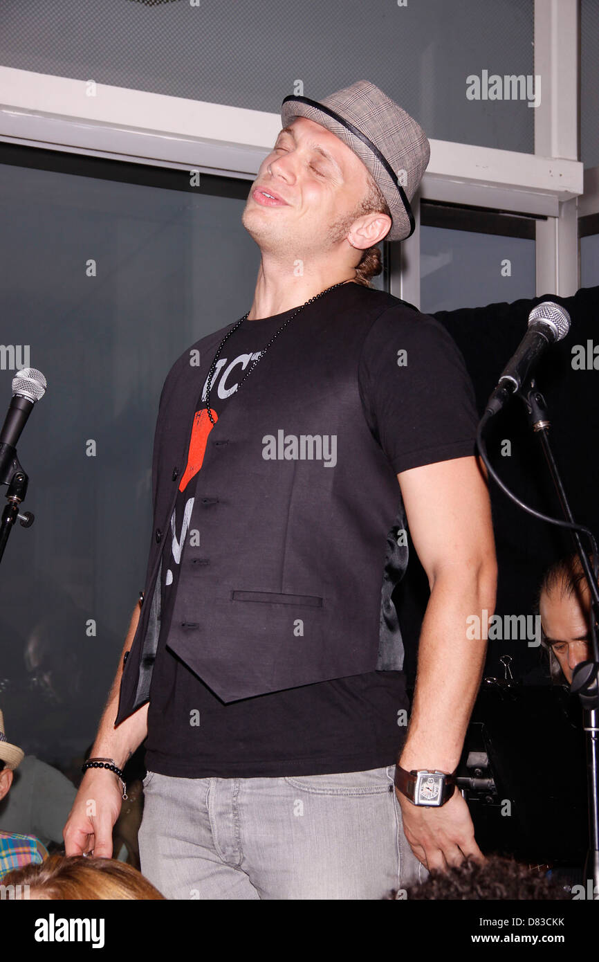 Matt DeAngelis The cast of the national tour of the Broadway musical ...