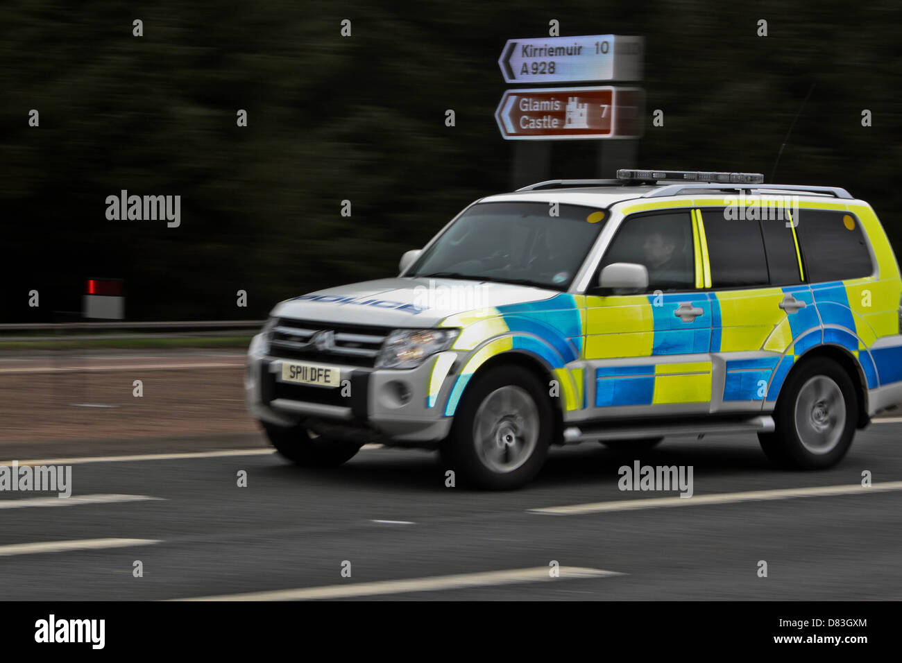 Police 4x4 hi-res stock photography and images - Alamy