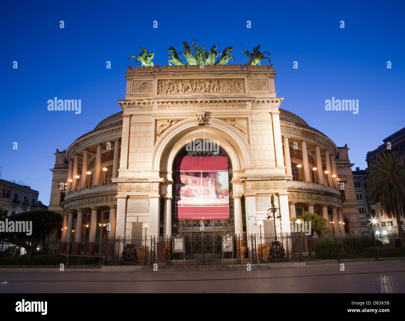 Palermo - Teatro Politeama Garibaldi in dusk Stock Photo - Alamy
