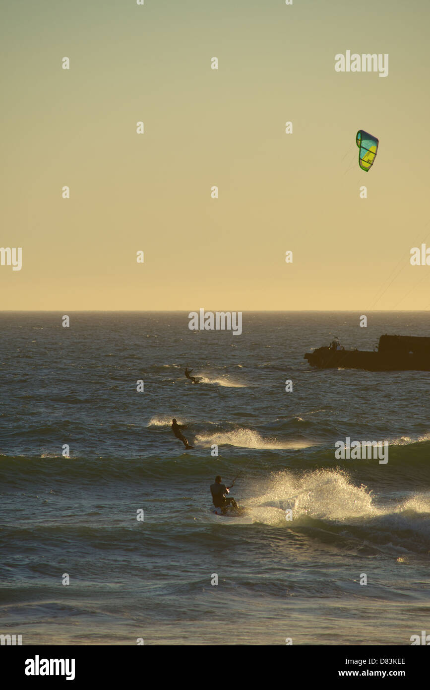 Sea full kite surfers hi-res stock photography and images - Alamy