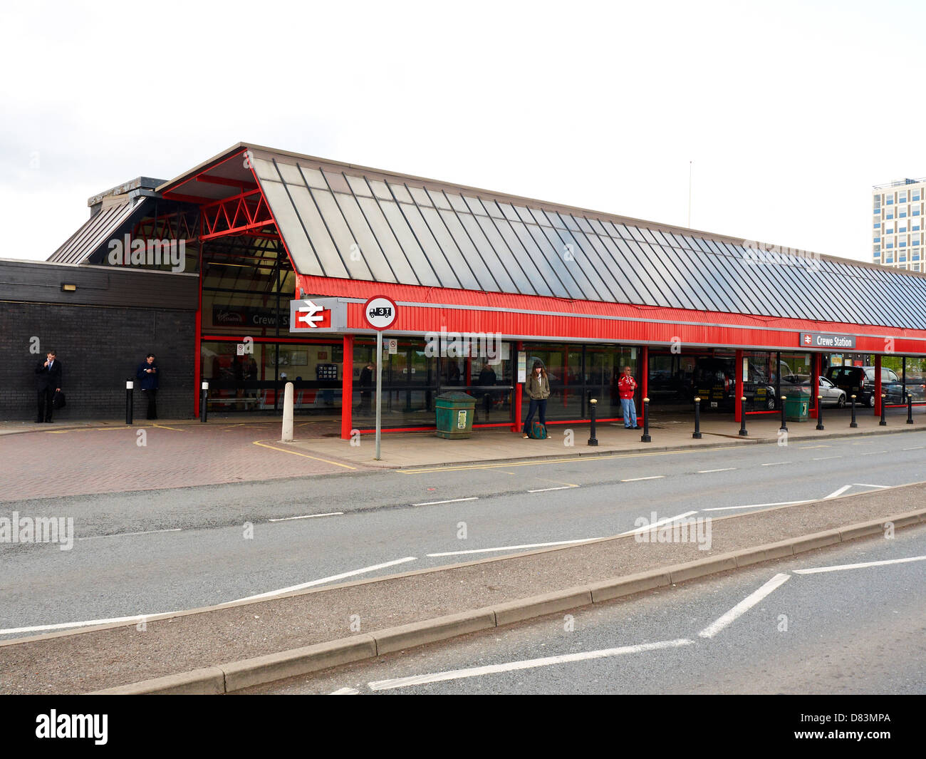 Crewe station hi-res stock photography and images - Alamy