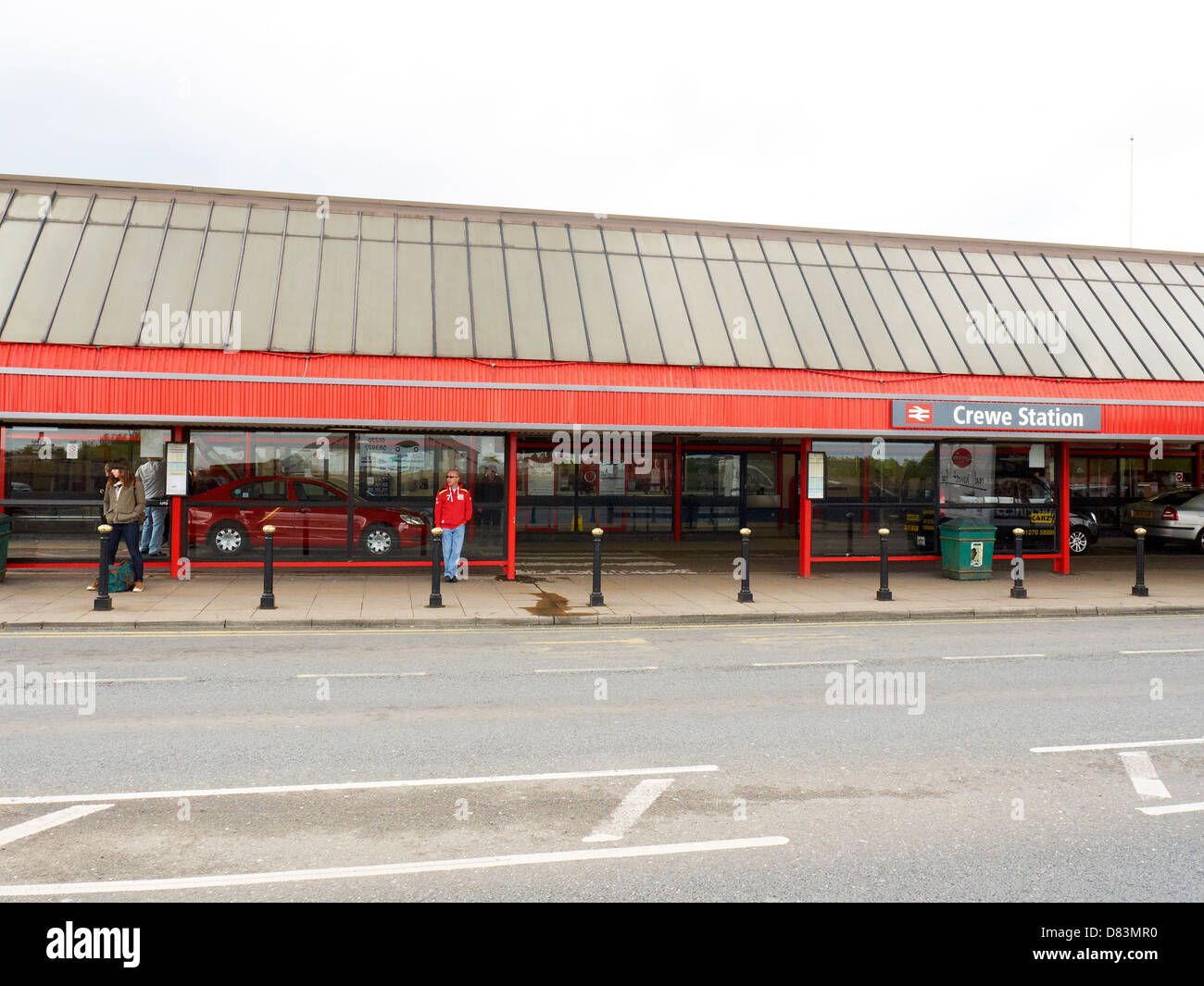 Crewe station hi-res stock photography and images - Alamy