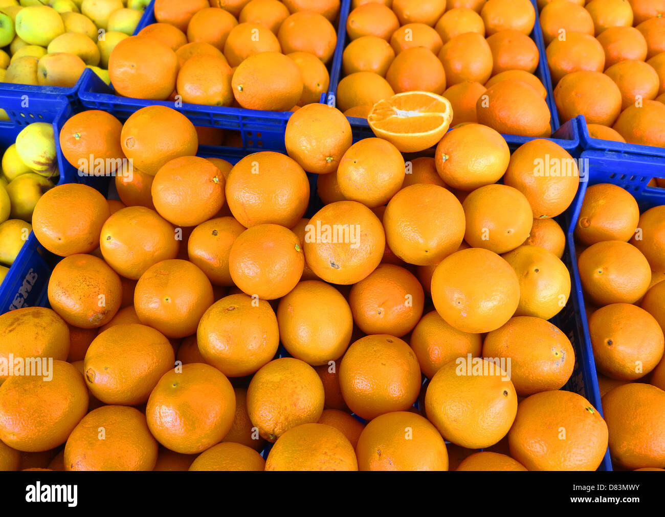 Bunch of oranges in the store Stock Photo - Alamy