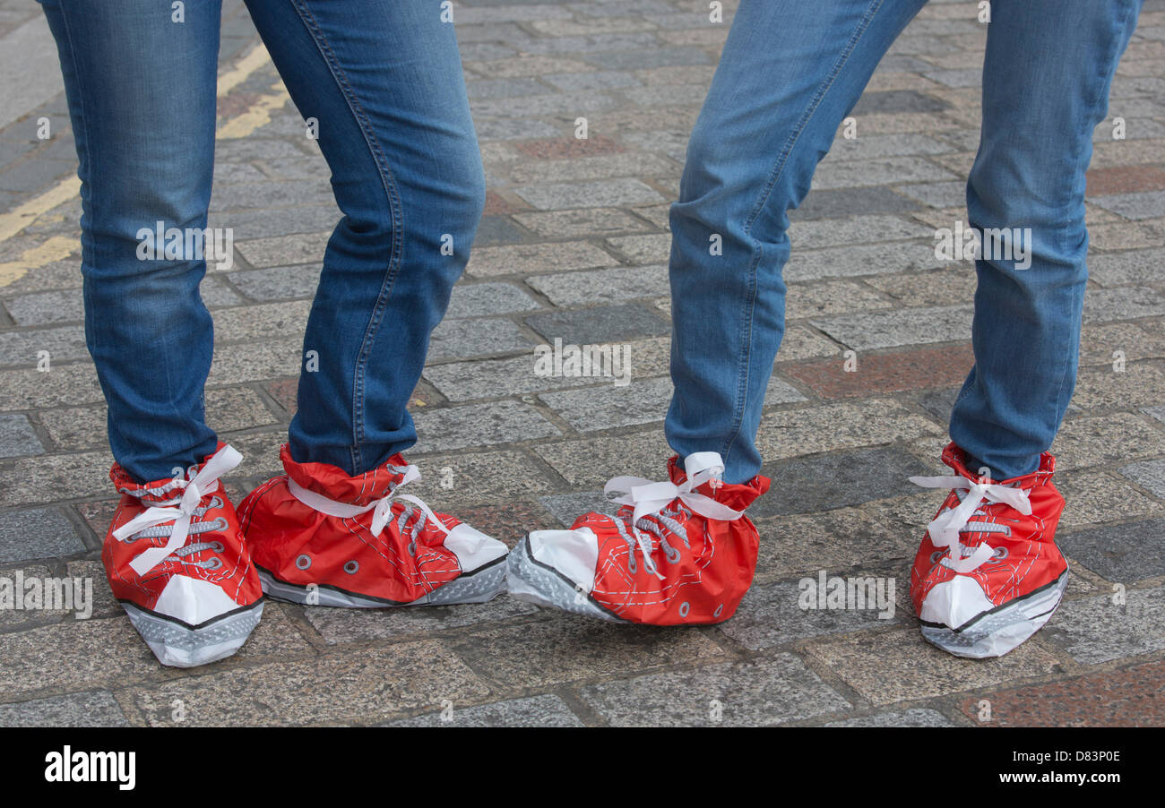 Red cross charity uk hi-res stock photography and images - Alamy