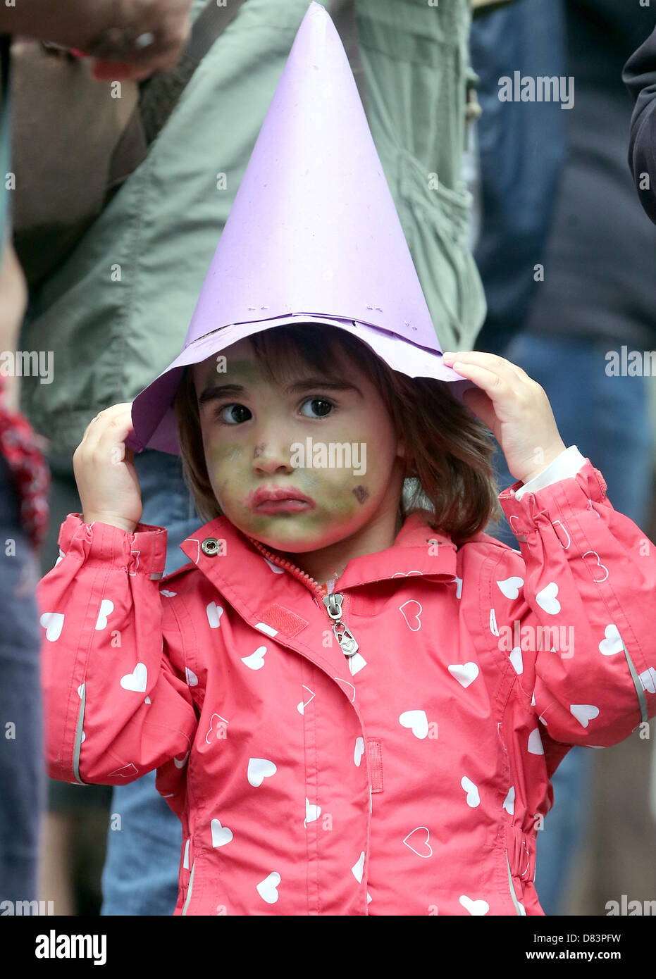 A parade of the 17th Children's Carnival of Cultures leads through ...