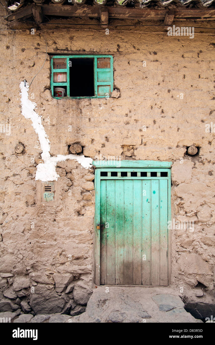 Mud house exterior hi-res stock photography and images - Alamy