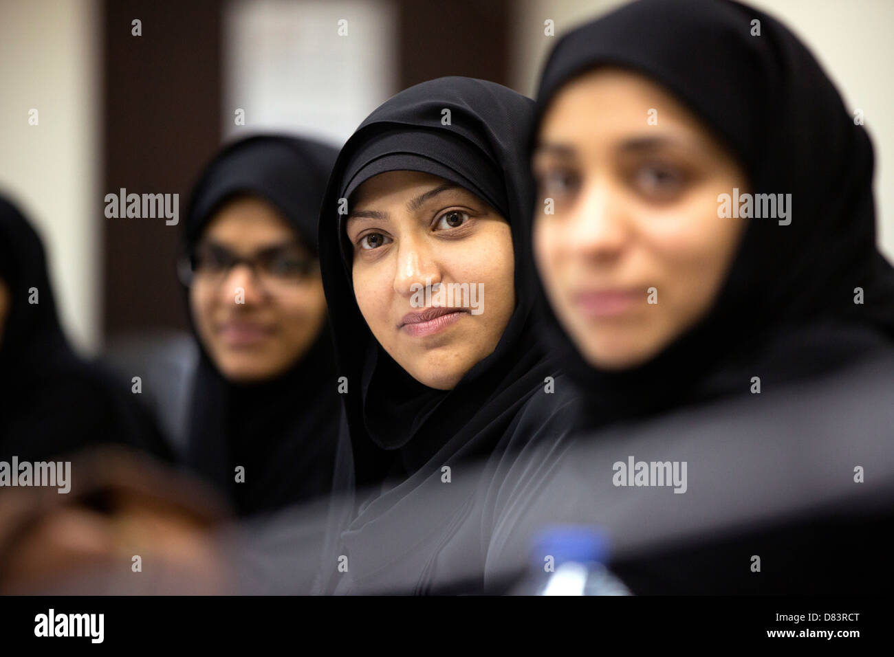 Bahrain women hi-res stock photography and images - Alamy