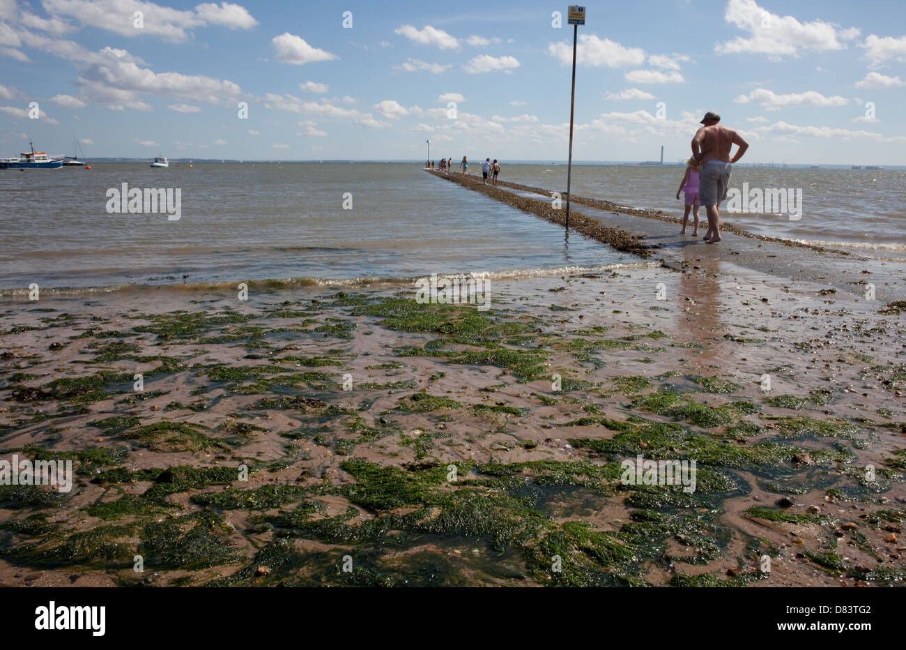 hot day on one of london's closest beaches, southend-on-sea Stock Photo ...