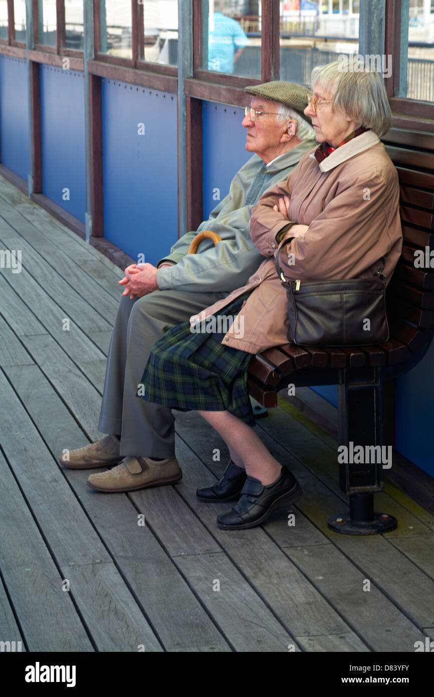 Old couple sat on bench hi-res stock photography and images - Alamy