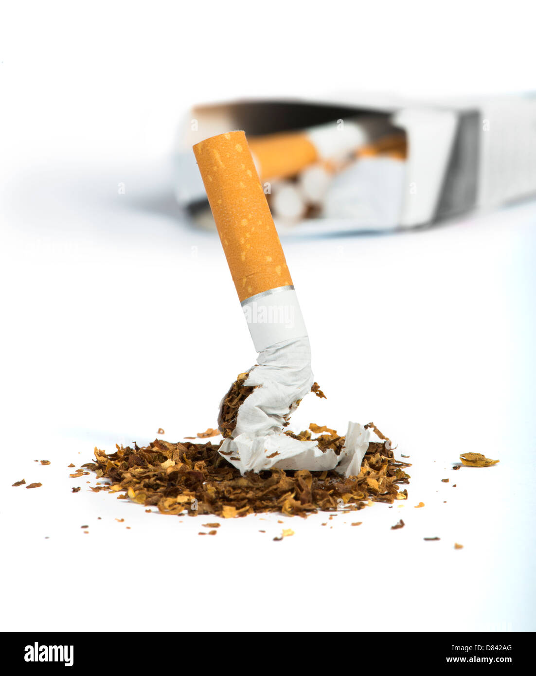Crumpled cigarette and tabaco Stock Photo - Alamy
