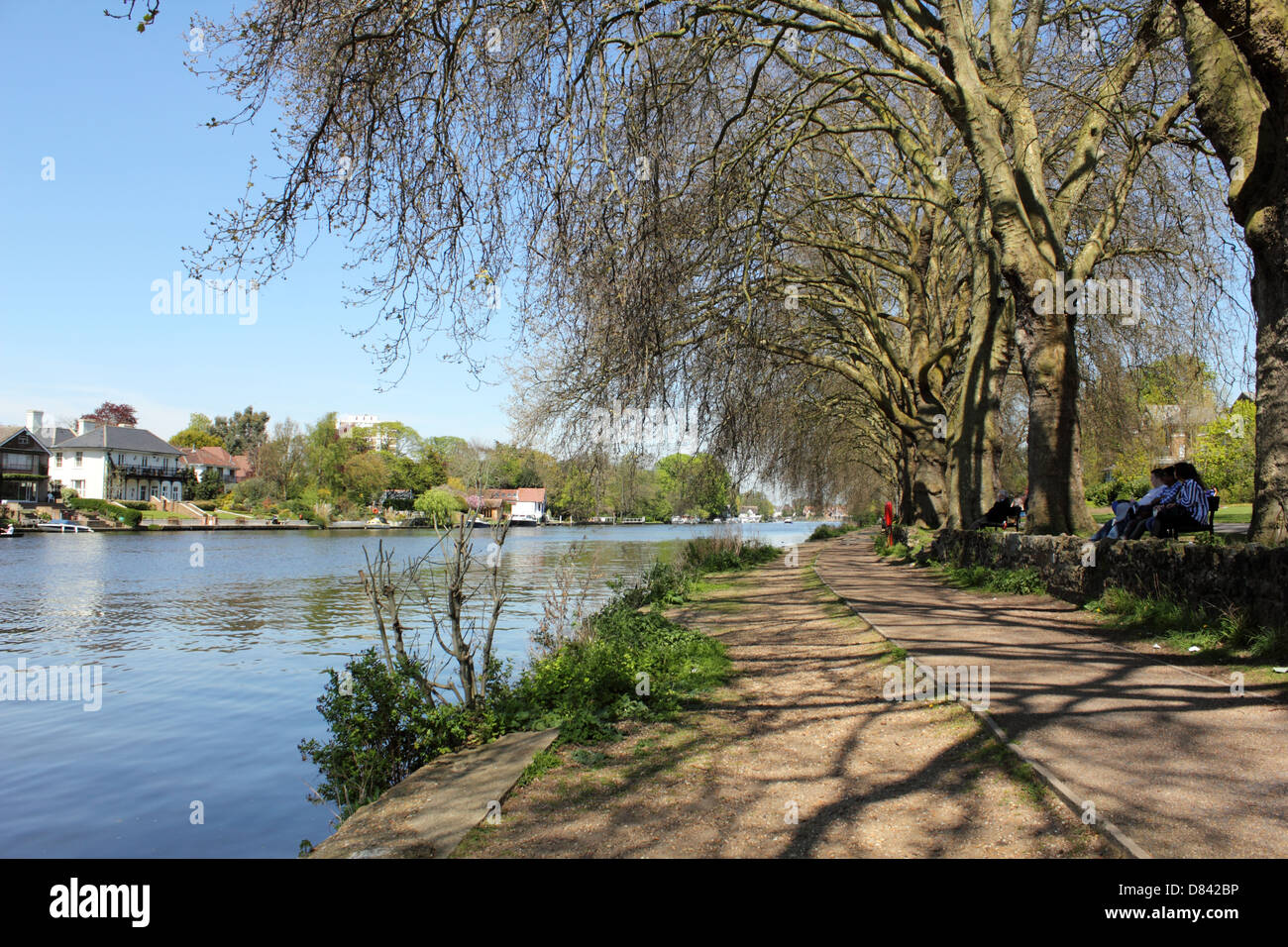 The River Thames path at Kingston-Upon-Thames, Surrey, England UK Stock ...