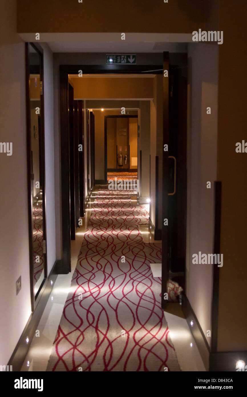 Hotel hallway corridor carpet hi-res stock photography and images - Alamy