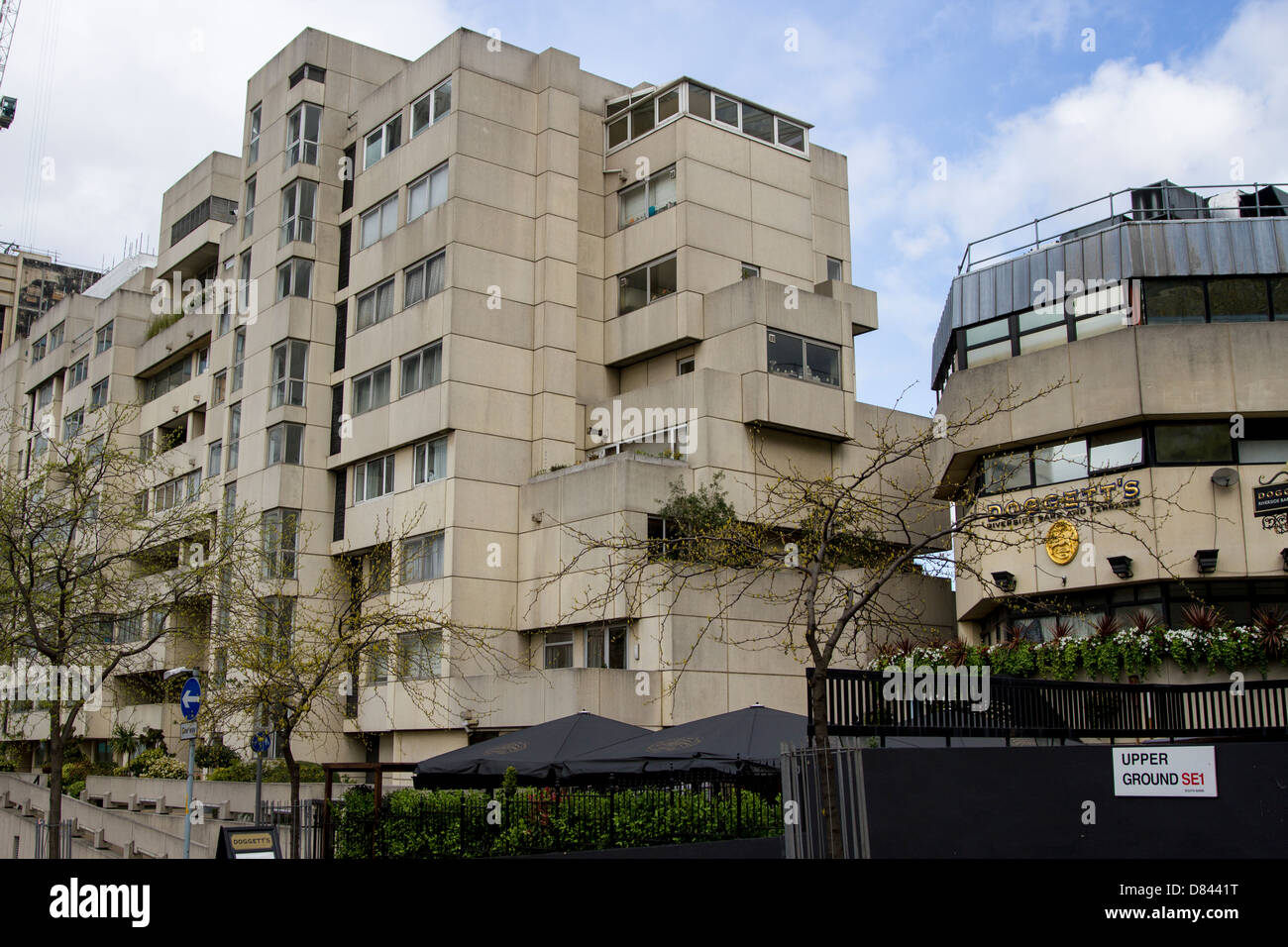 Council flat exterior hi-res stock photography and images - Alamy