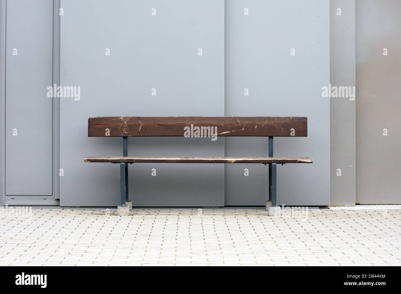 Park bench sidewalk architecture hi-res stock photography and images ...