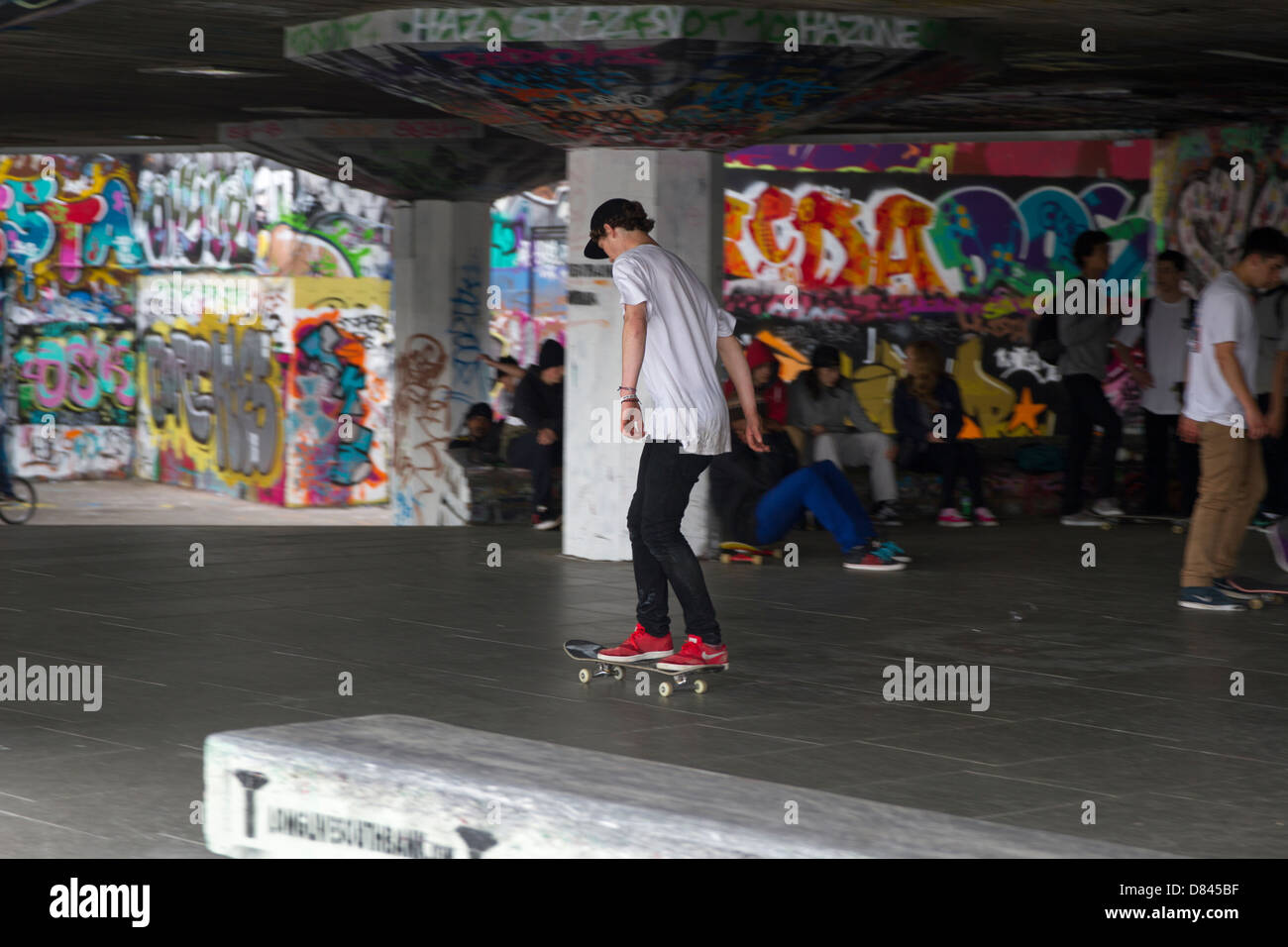 Kids at a skate park Stock Photo - Alamy