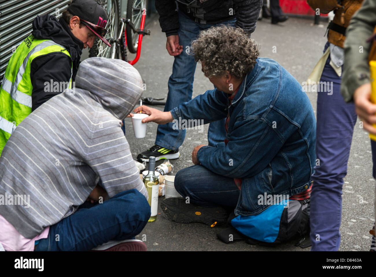 Homeless men drinking on a sidewalk in London Stock Photo - Alamy