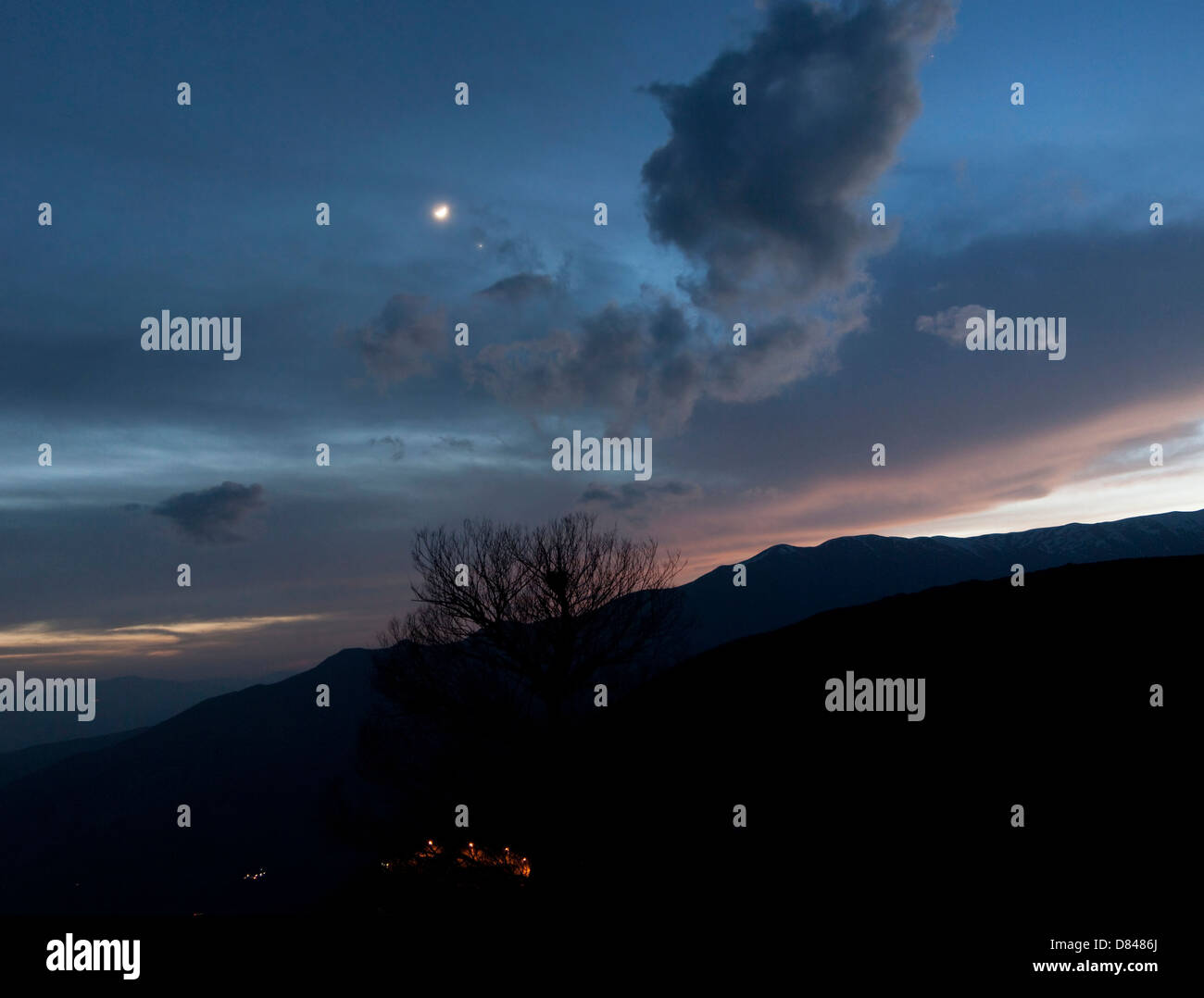 Moon and Venus conjunction above the village of Gazorkhan, Alamut ...