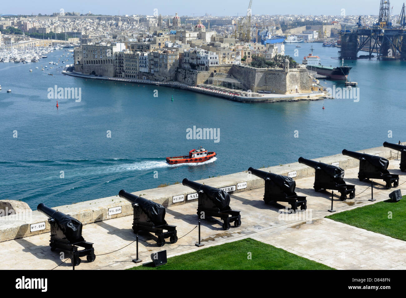 Saluting Batteries at Upper Barracca Garden in Valletta, view towards ...