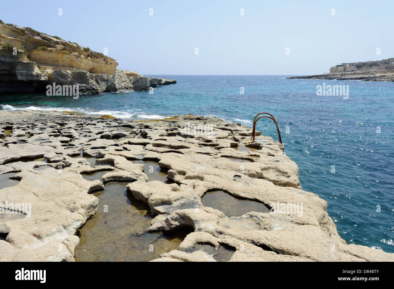 Il quala bay atr delimara halbinsel hi-res stock photography and images ...