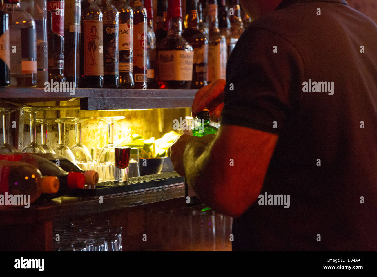 Female serving drinks pub hi-res stock photography and images - Alamy