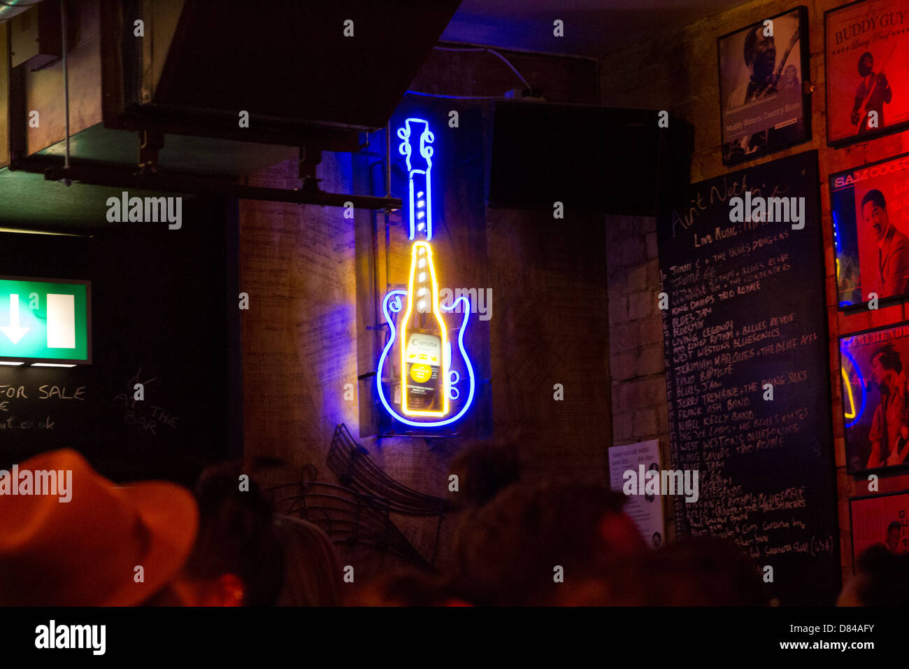 Guitar bar sign hi-res stock photography and images - Alamy