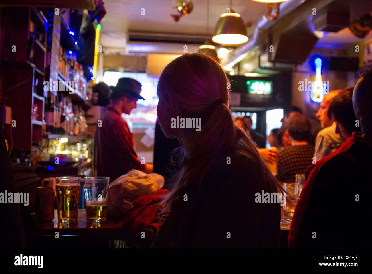 London nightlife party hi-res stock photography and images - Alamy