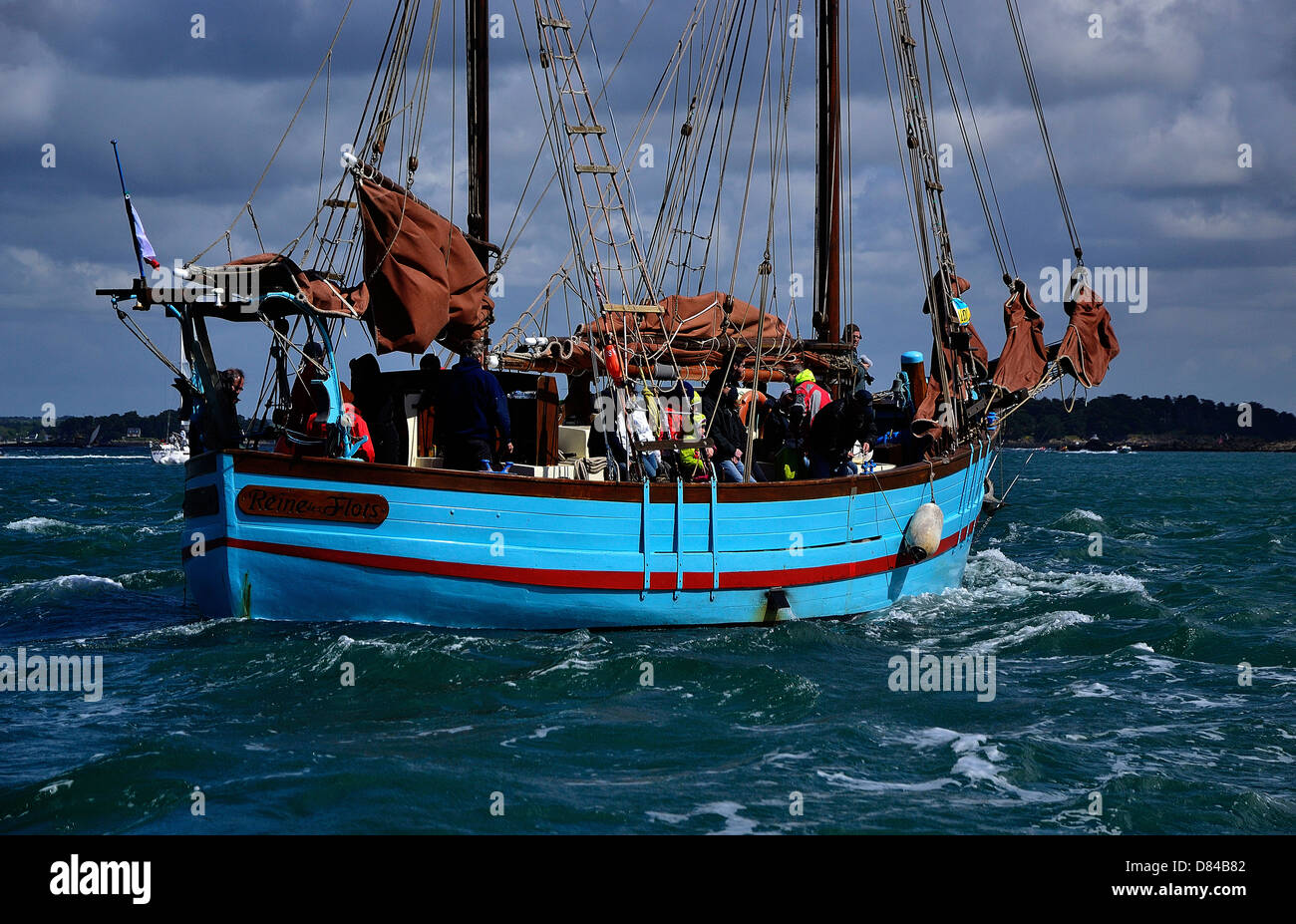 Traditional fishing boat : 'Reine des flots', dundee tuna, ketch, 1964 ...