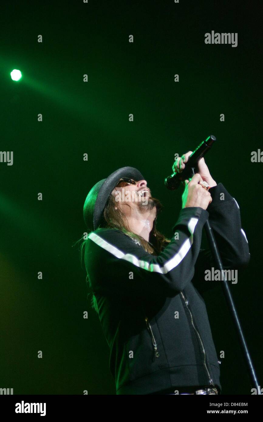 Kid rock on stage hi-res stock photography and images - Alamy