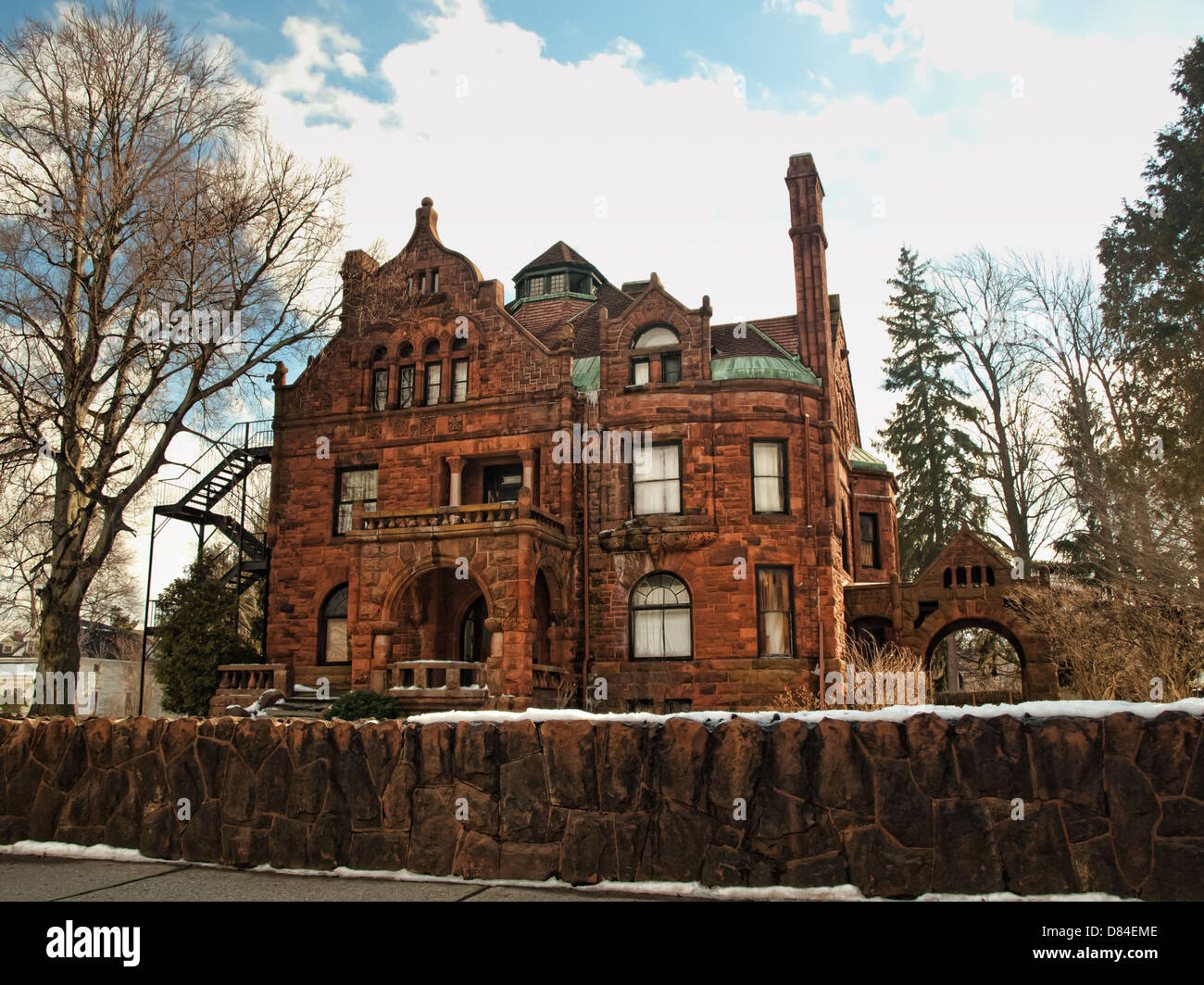Gothic mansion hi-res stock photography and images - Alamy