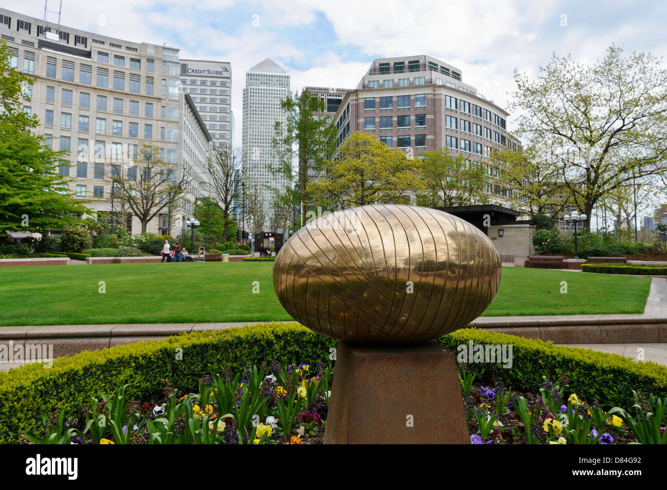 Westferry Circus garden with Sasso Cosmico sculpture by Vassilakis ...