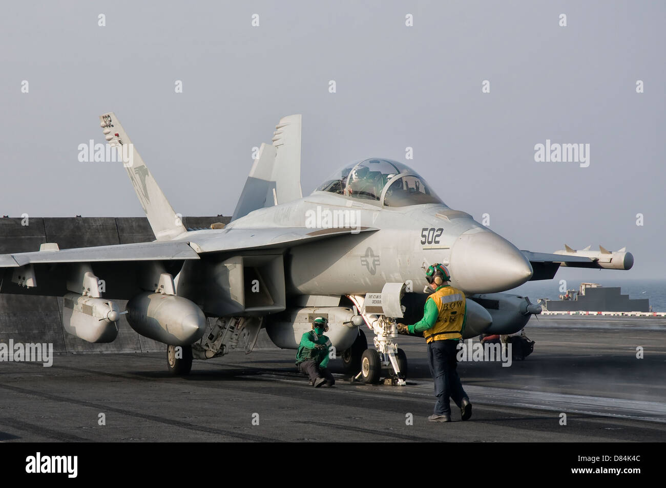 Catapult ship hi-res stock photography and images - Alamy