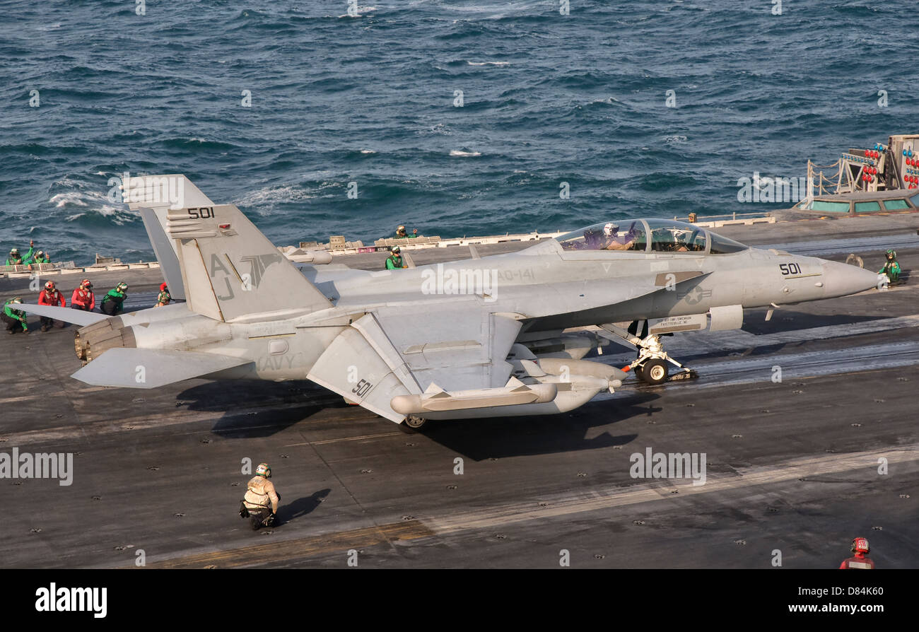 Catapult ship hi-res stock photography and images - Alamy