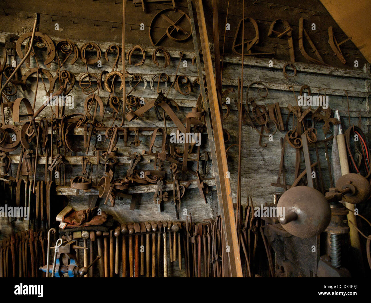 Blacksmiths and farriers hi-res stock photography and images - Alamy