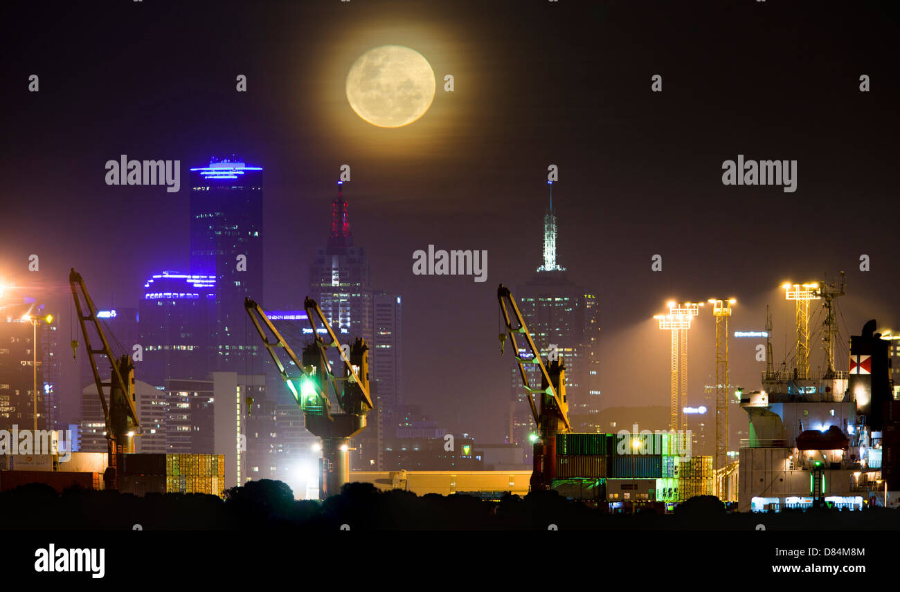 Moonrise over city of Melbourne, Australia Stock Photo - Alamy