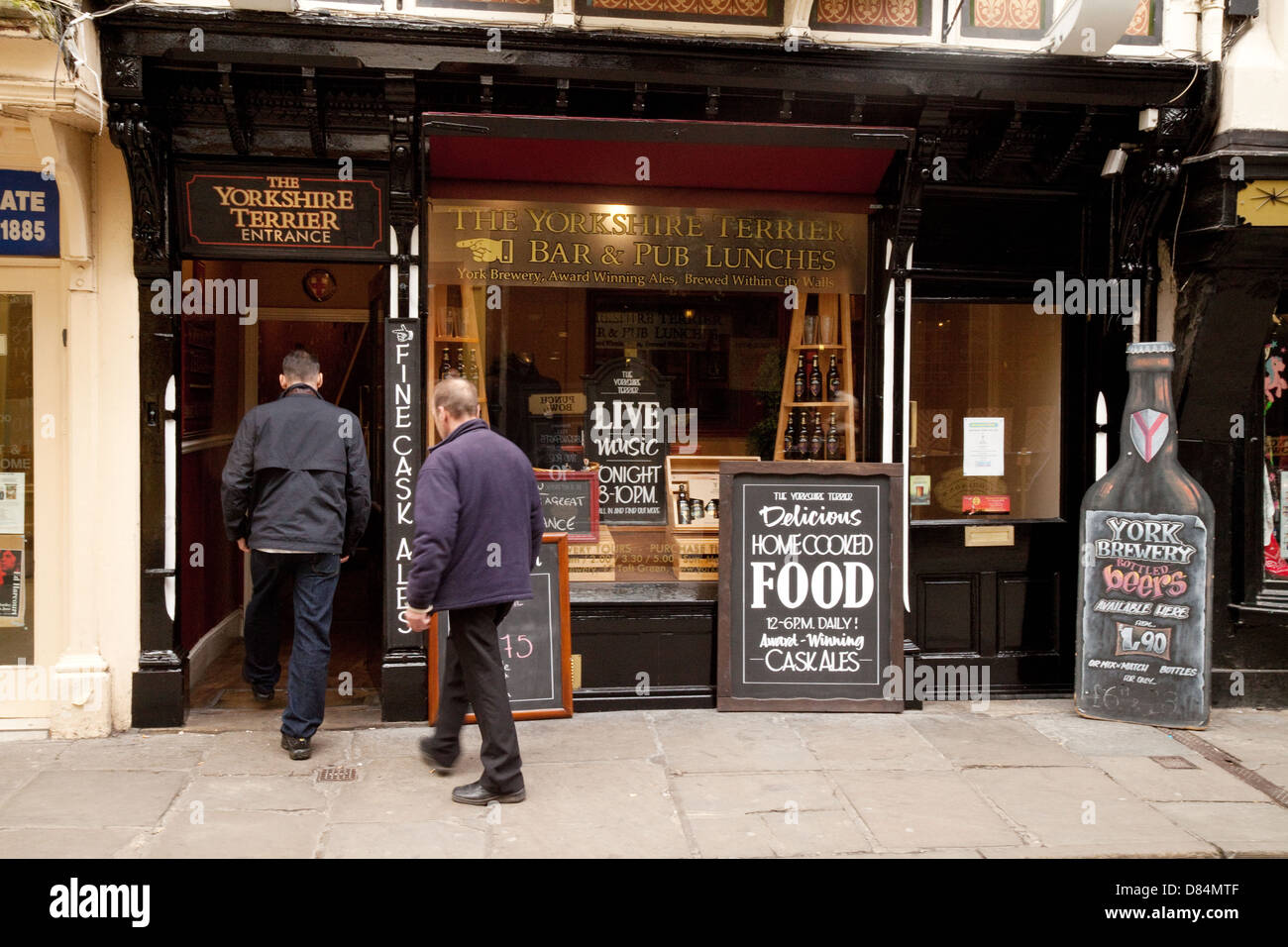The Yorkshire Terrier Pub, Stonegate, York, Yorkshire UK Stock Photo ...