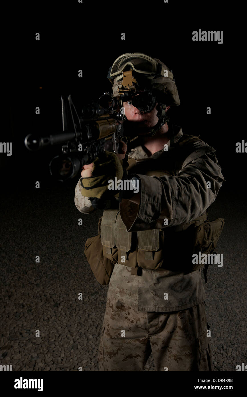 Night vision goggles soldier hi-res stock photography and images - Alamy