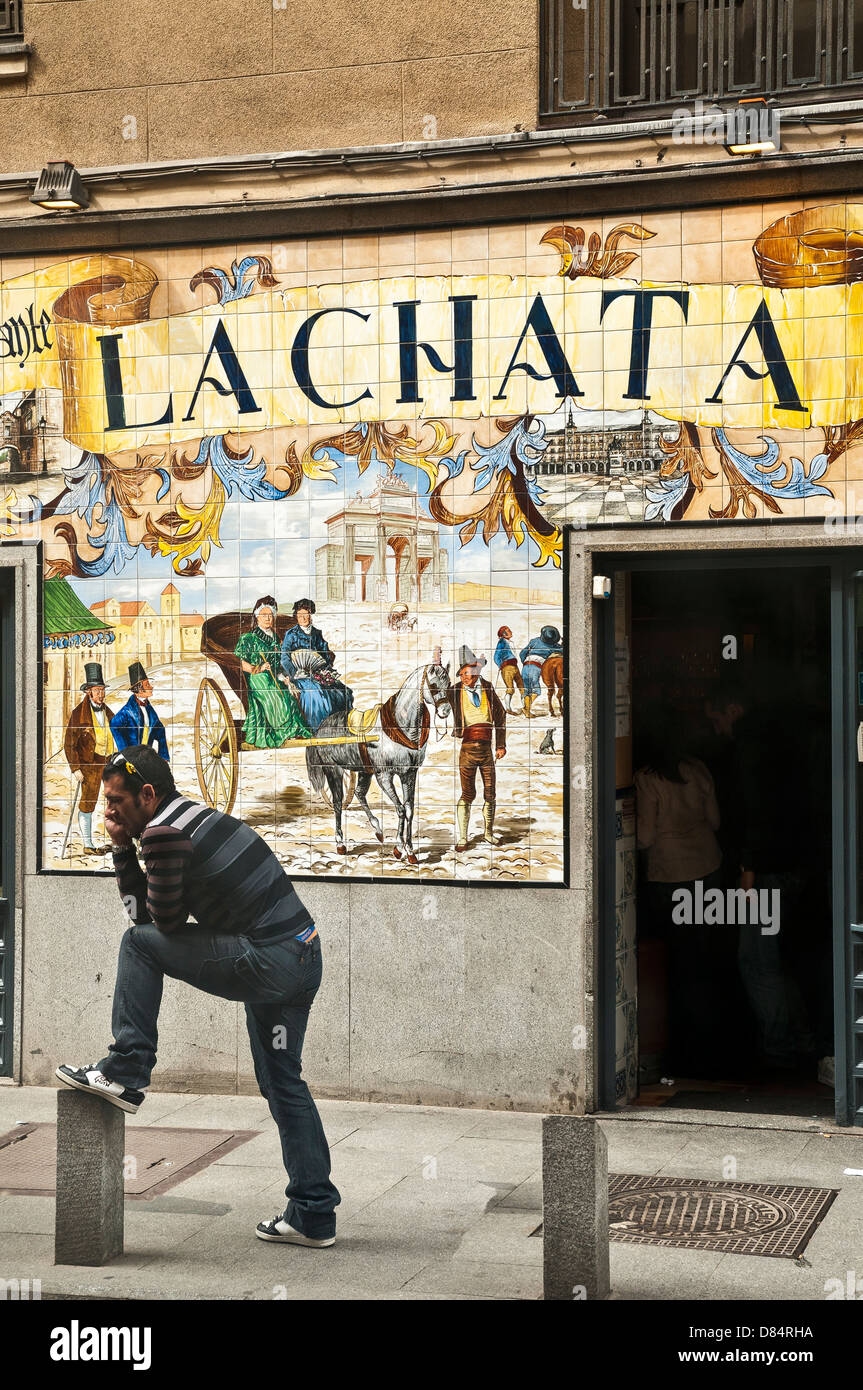 Spanish tiles hi-res stock photography and images - Alamy