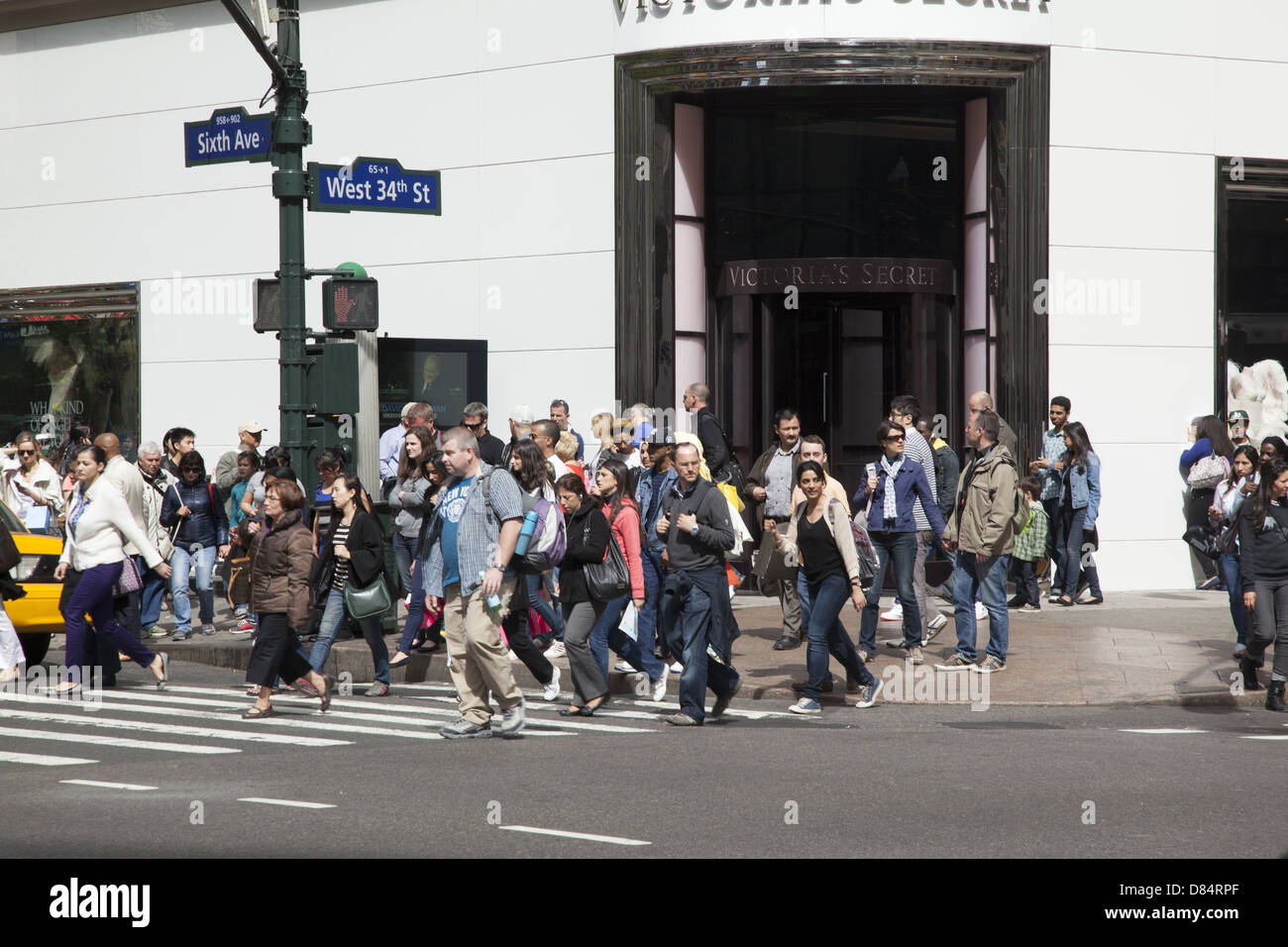 Walking across busy street hi-res stock photography and images - Alamy
