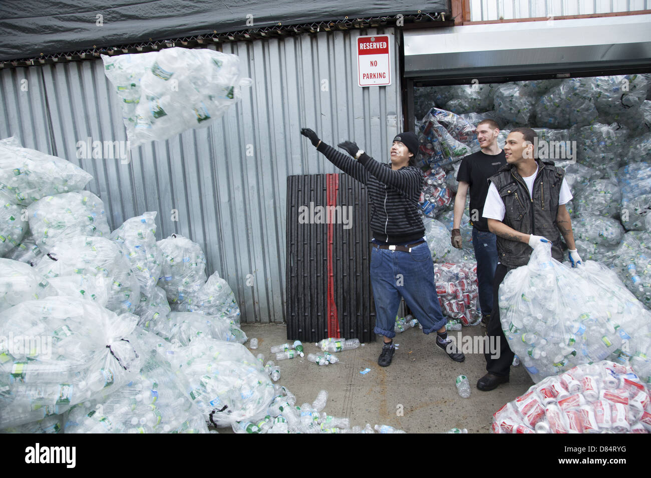 Recycling Cans And Bottles Stock Photos & Recycling Cans And Bottles ...