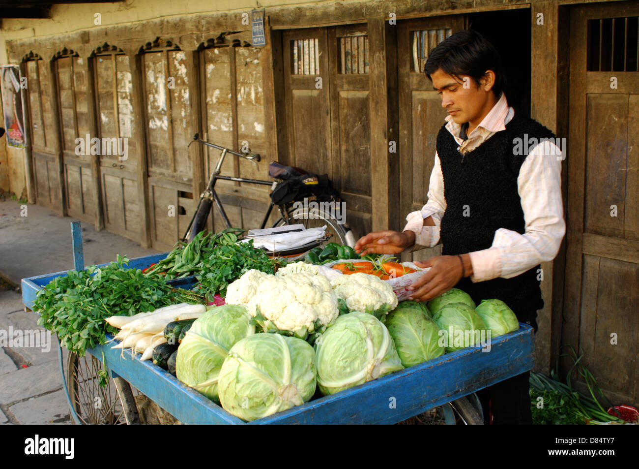 fruit and vegetable vendor Stock Photo - Alamy