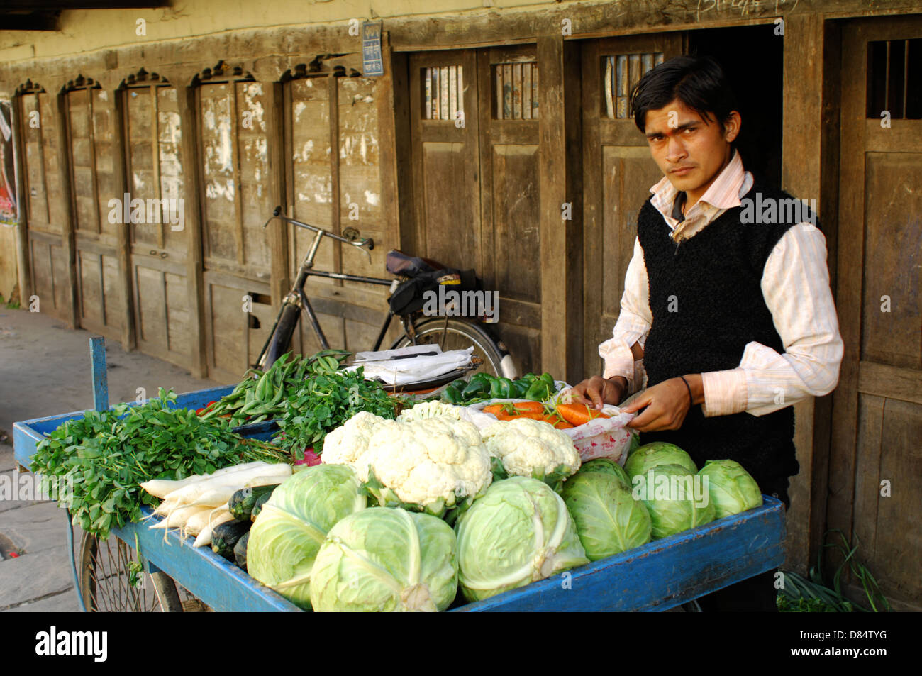 fruit and vegetable vendor Stock Photo - Alamy