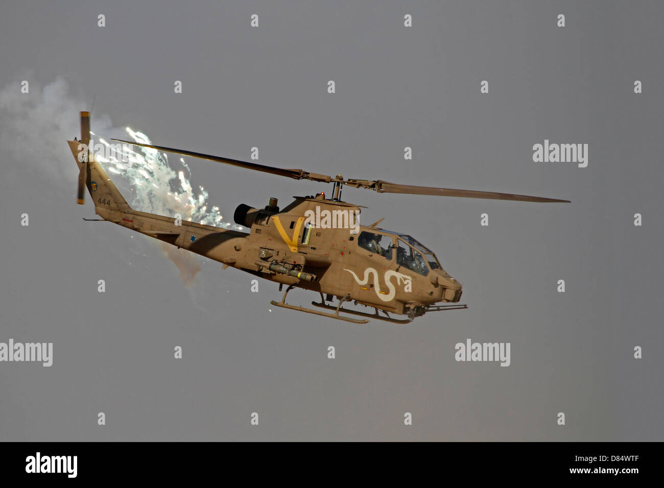 Bell ah 1 cobra attack helicopter hi-res stock photography and images - Alamy