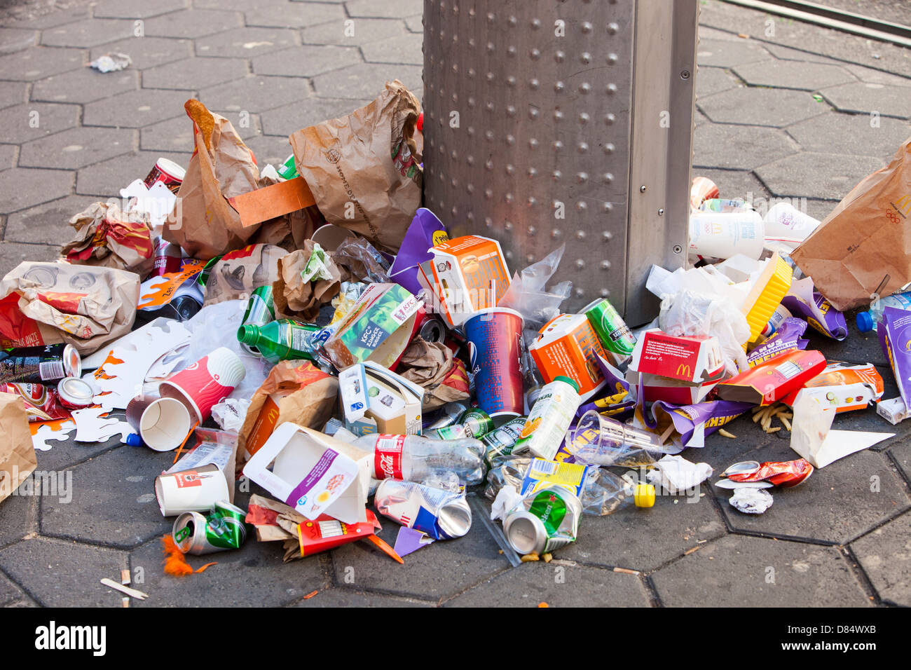 Rubbish bin over flowing hi-res stock photography and images - Alamy
