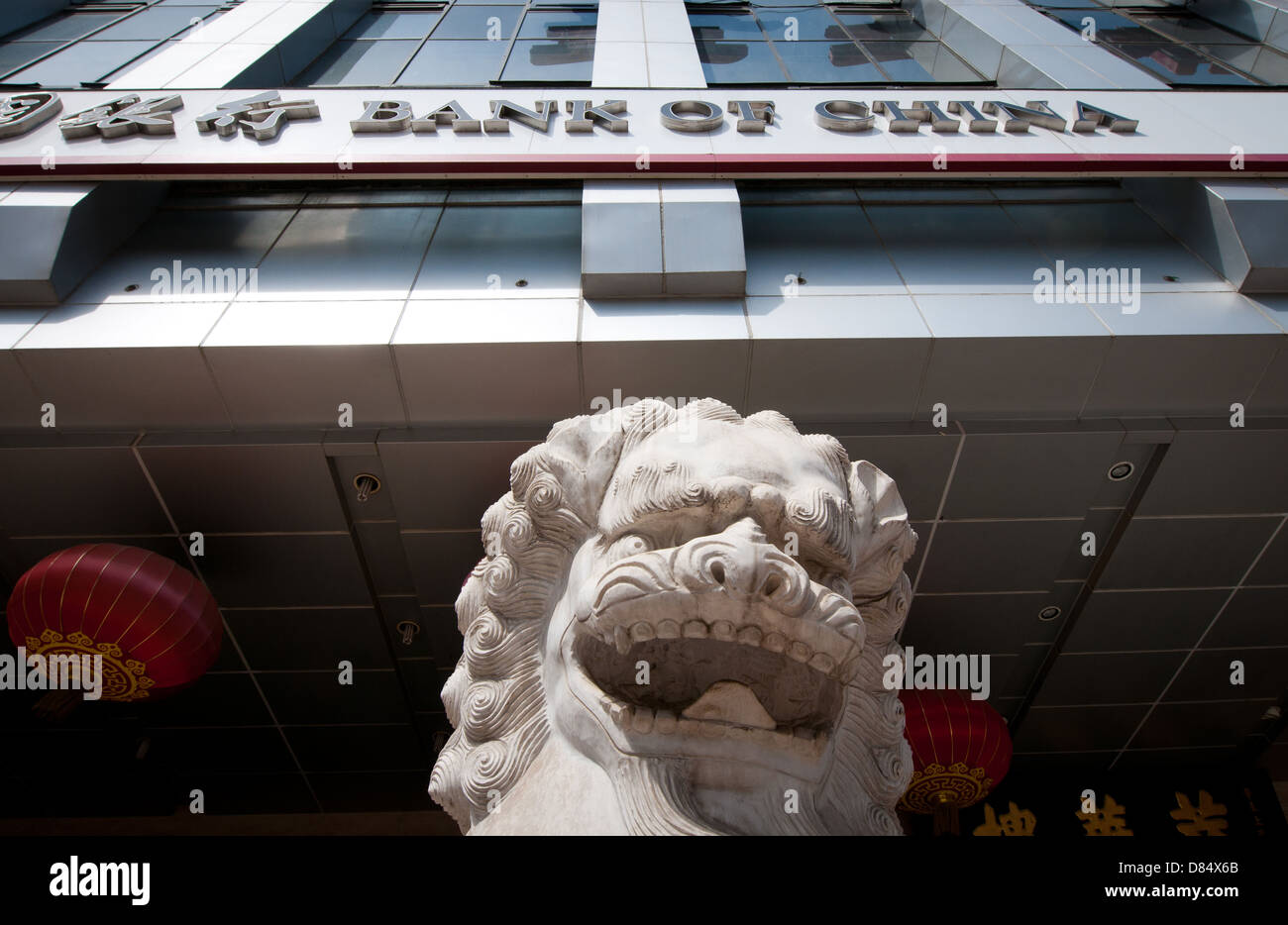 Chinese lion statue bank hi-res stock photography and images - Alamy