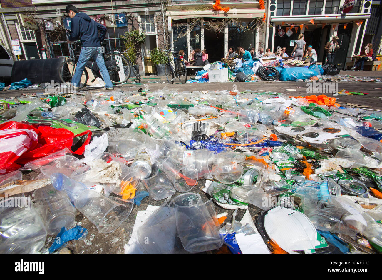 Amsterdam holland rubbish litter hi-res stock photography and images ...