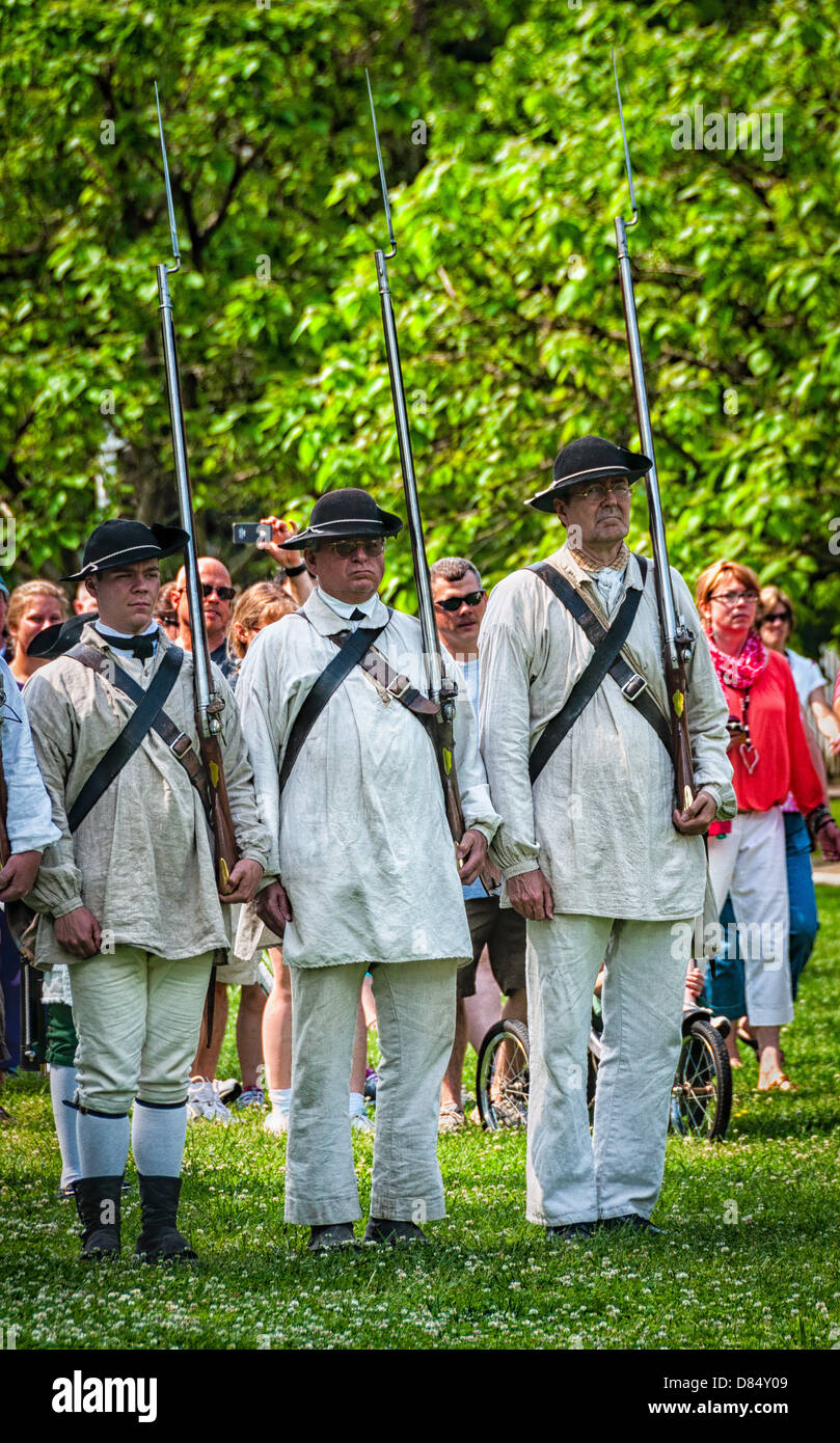 American revolutionary war reenactor hi-res stock photography and ...