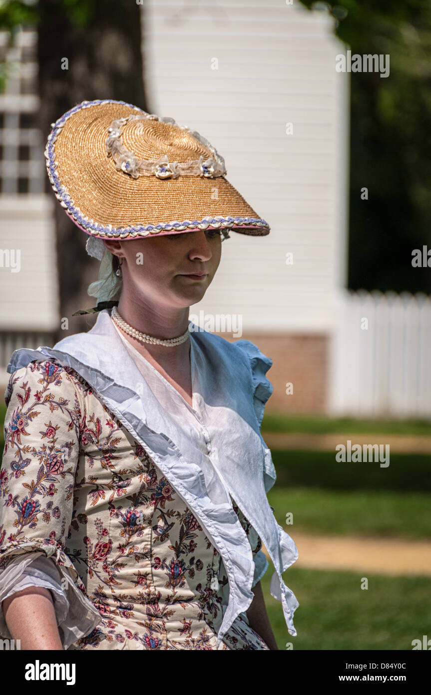 Reenactor women hi-res stock photography and images - Alamy